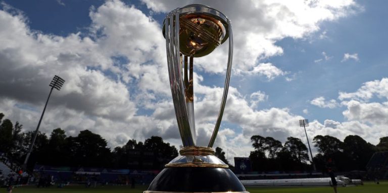 Gilchrist walks, Leverock takes flight and Dhoni finishes: Eleven ...