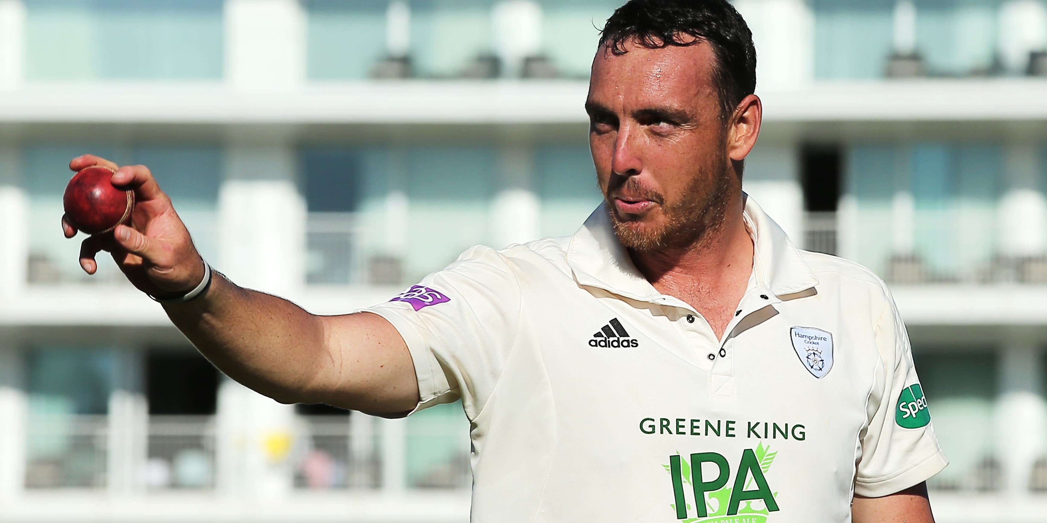 Kyle Abbott hits back for Hampshire against Nottinghamshire