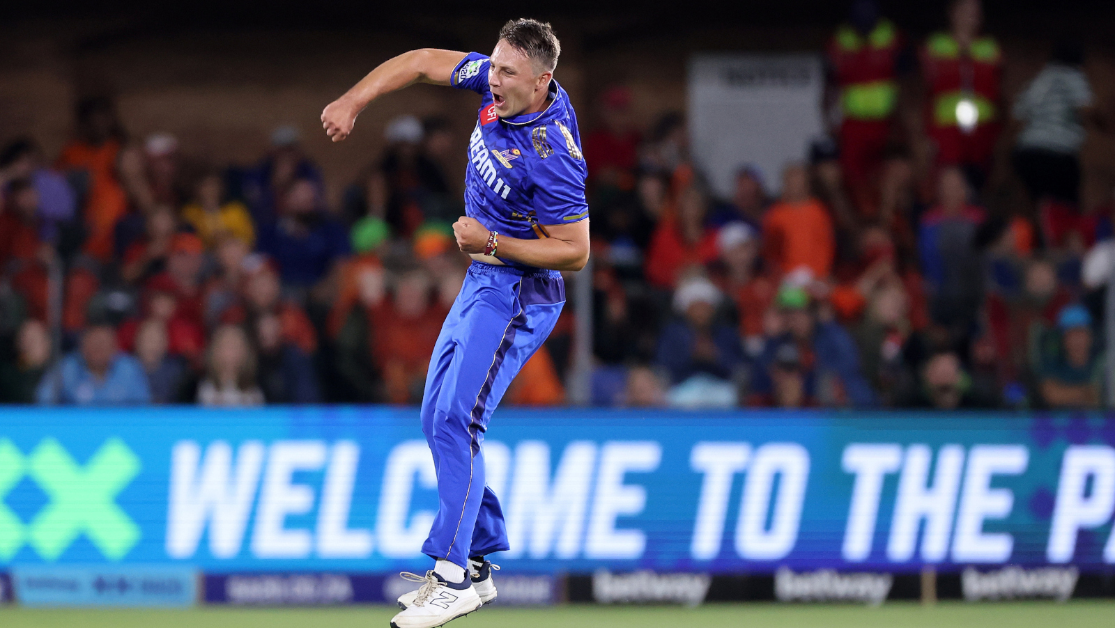 Who has the best bowling figures in an SA20 match?